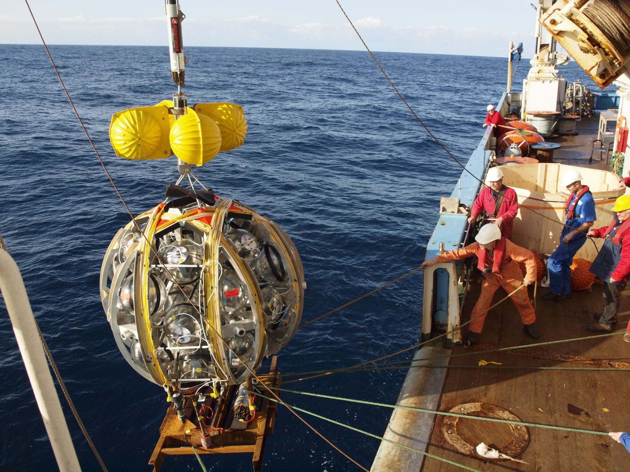 KM3NeT-ARCA: dalle profondità del mediterraneo alla ricerca dei neutrini